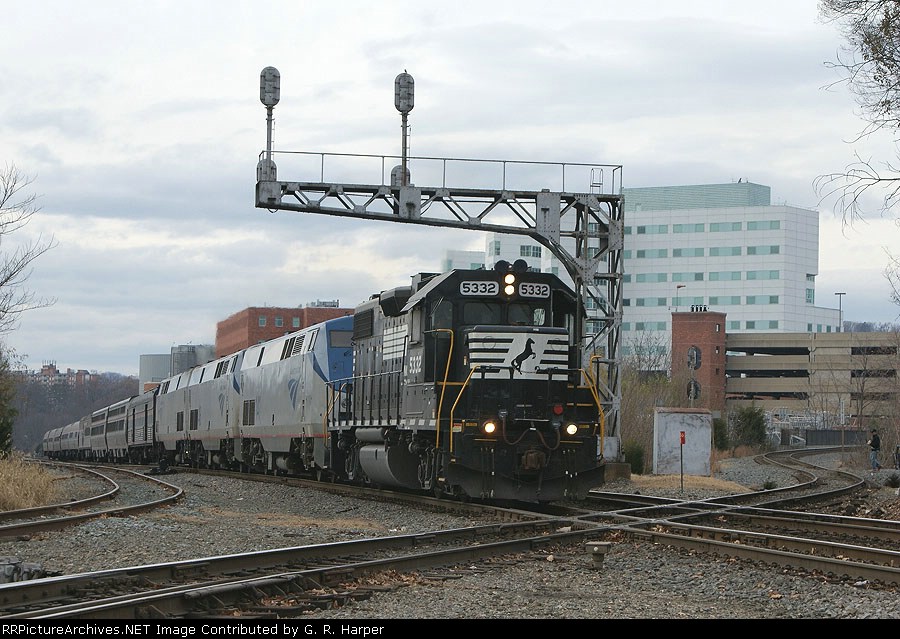 6-hour-late Amtrak Tr. #20 with NS power crosses the BBRR